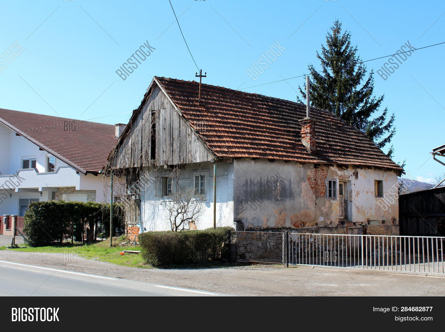 Small Dilapidated Image & Photo (Free Trial) | Bigstock