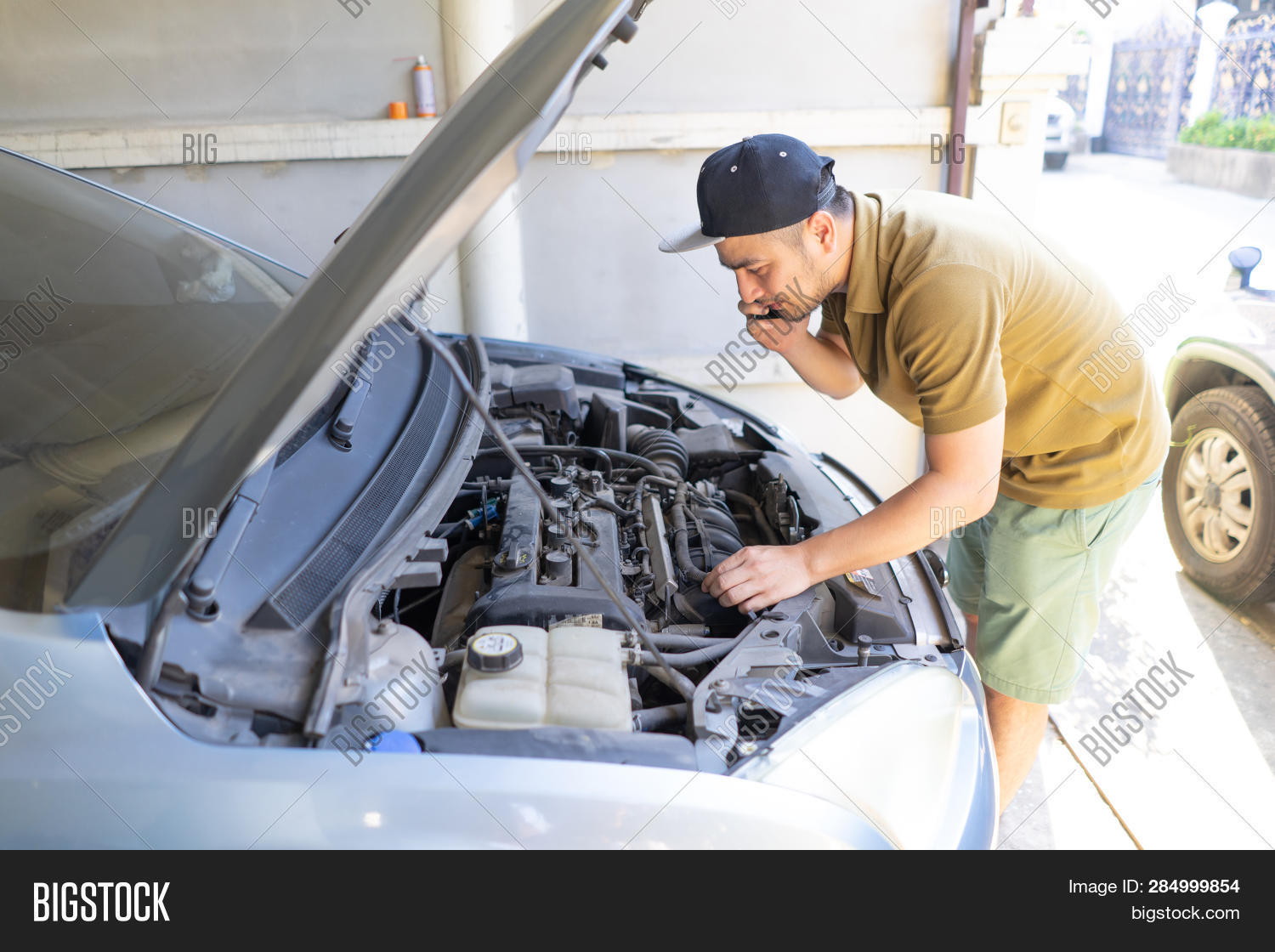 Mechanical Fixing Car Image & Photo (Free Trial) | Bigstock
