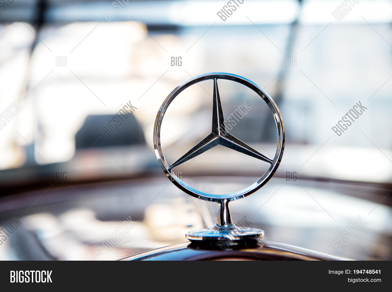 Mercedes Benz Sign Image & Photo (Free Trial) | Bigstock