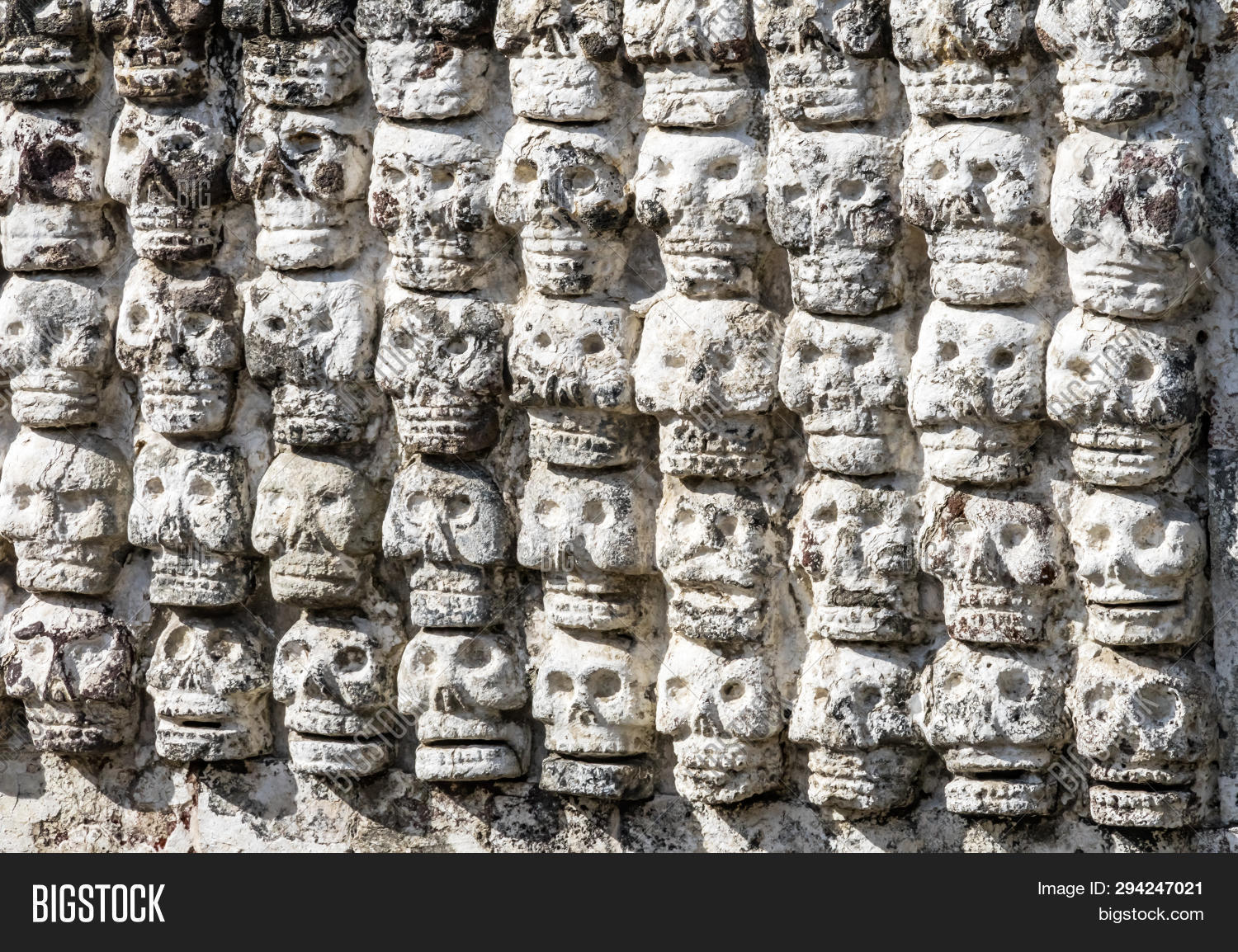 Imagen y foto Ancient Aztec Skull (prueba gratis) | Bigstock