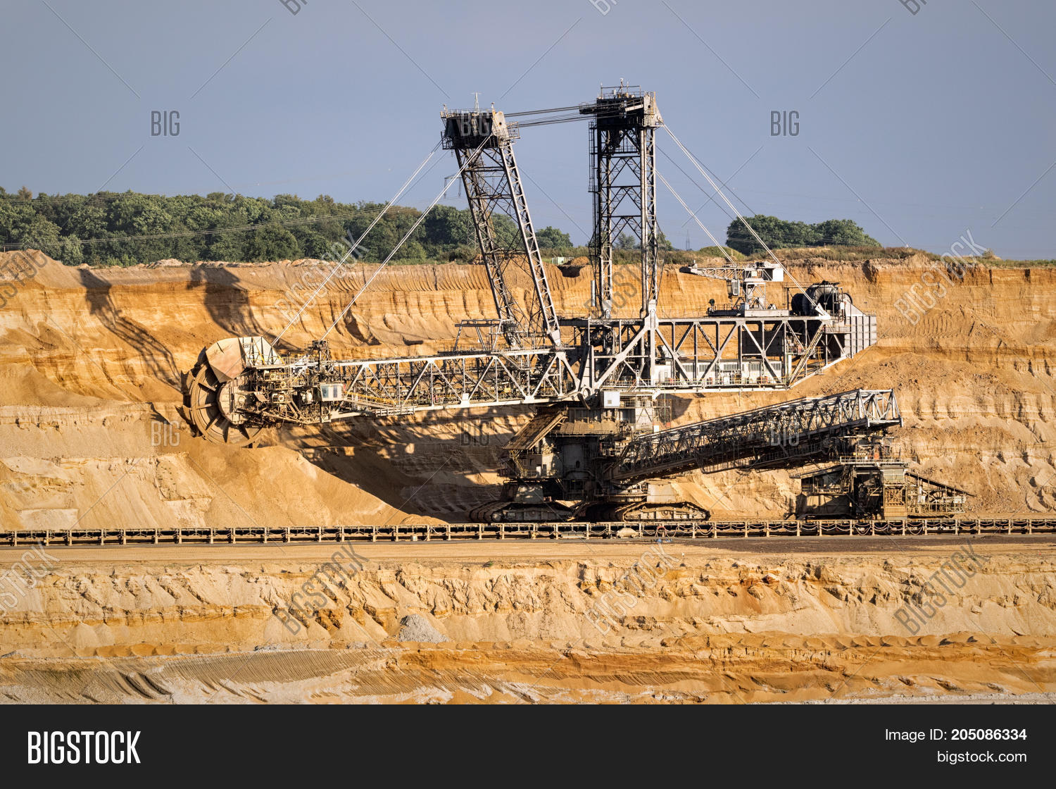 Wheel Mining Excavator Image & Photo (Free Trial) | Bigstock