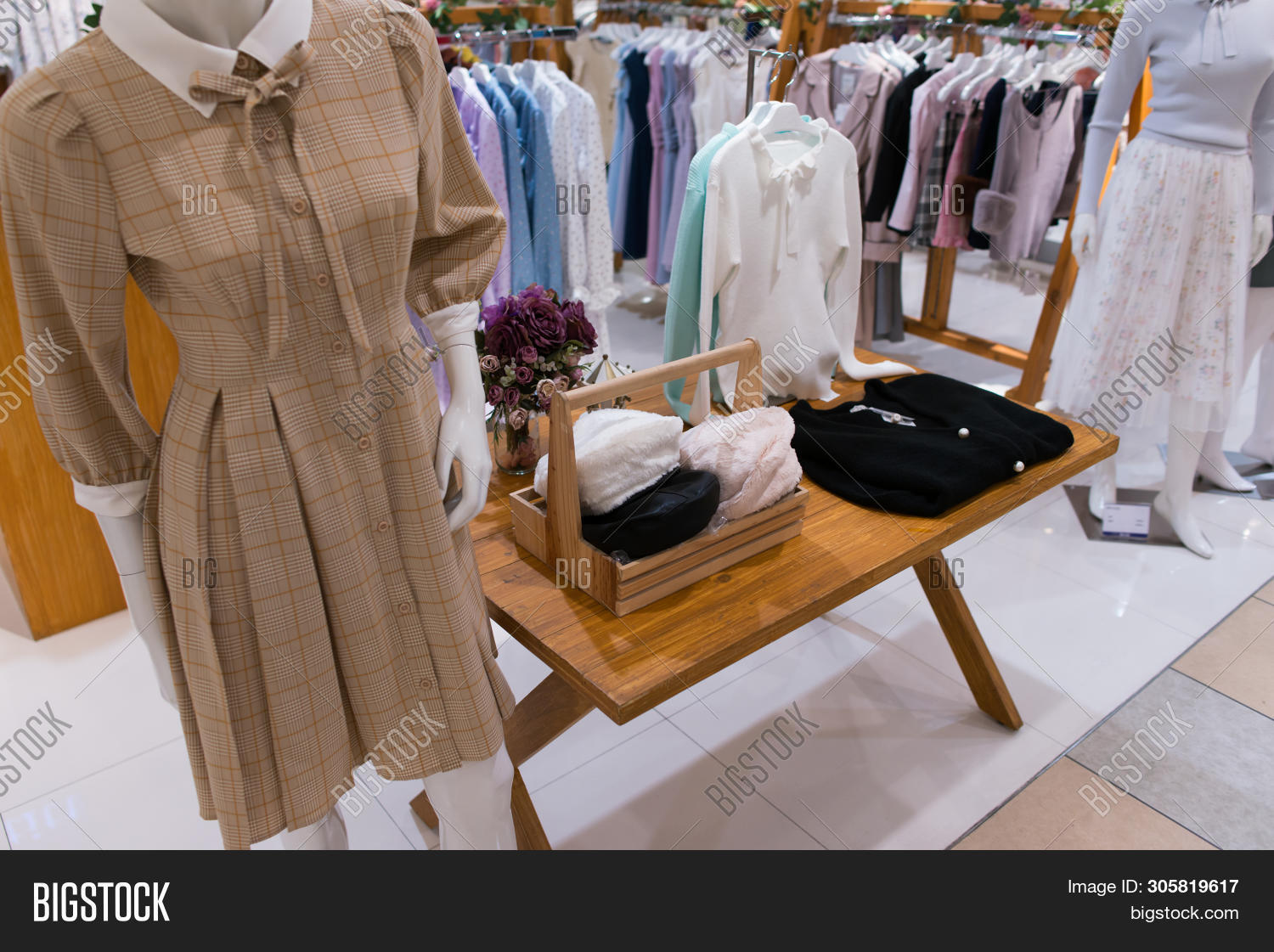 Showcases Fashion Image & Photo (Free Trial) | Bigstock