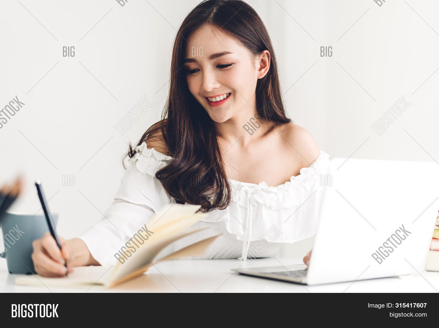 Girl Student Sitting Image & Photo (Free Trial) | Bigstock