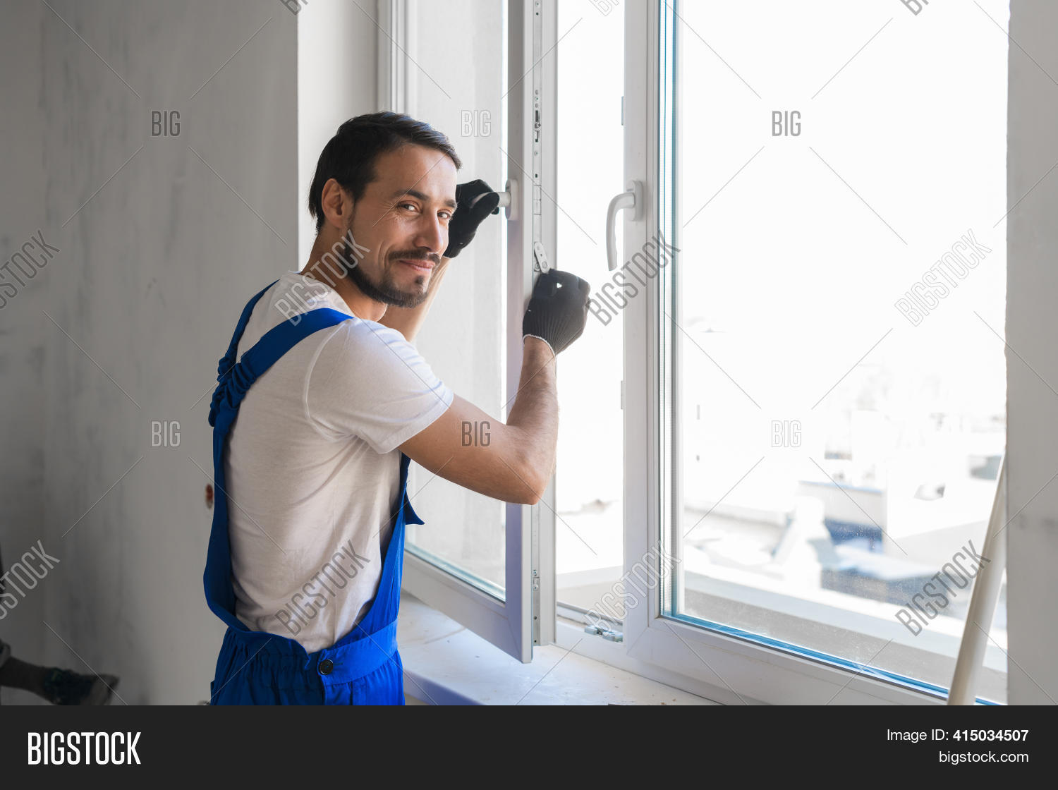 Handyman Installs Image & Photo (Free Trial) | Bigstock