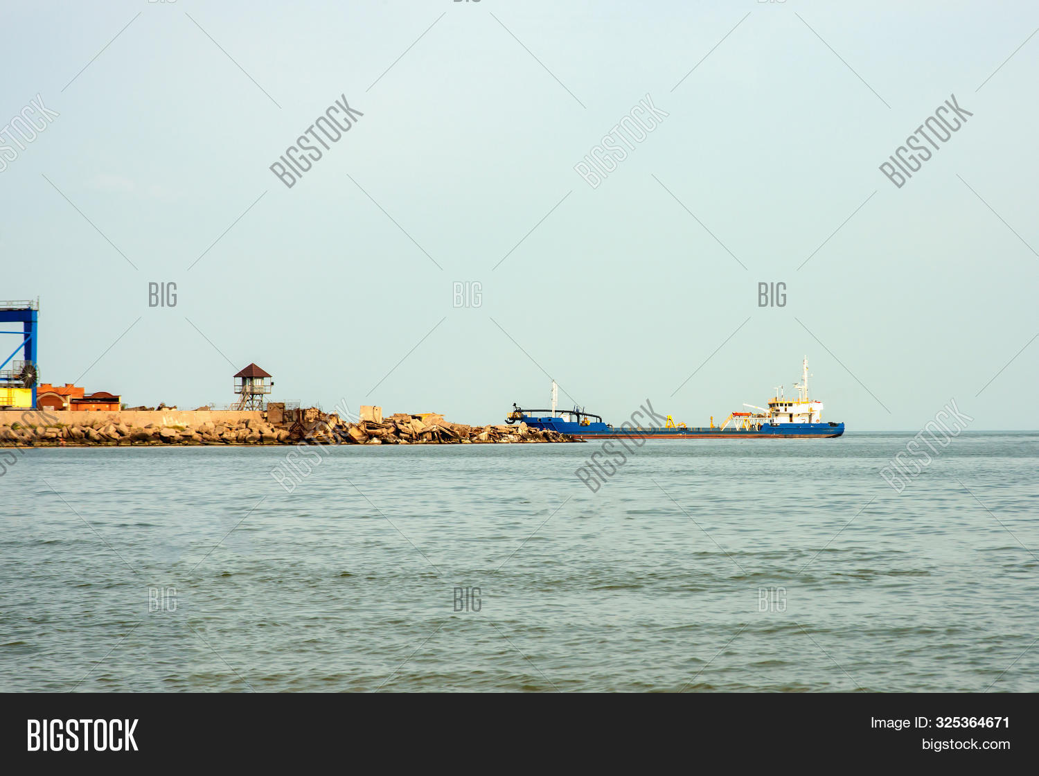 Ship Enters Seaport Image & Photo (Free Trial) | Bigstock