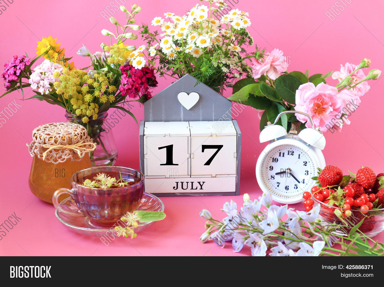 Calendar July 17 : Image & Photo (Free Trial) | Bigstock