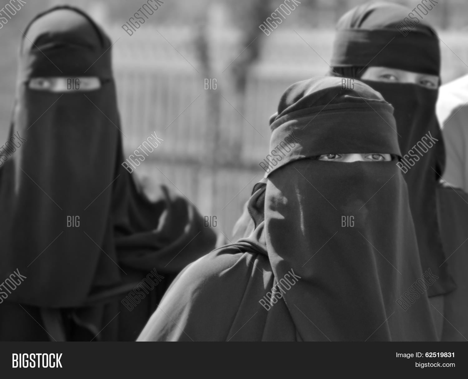 Muslim Veiled Woman Image & Photo (Free Trial) | Bigstock
