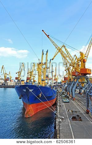 Bulk Cargo Ship Under Image & Photo (Free Trial) | Bigstock