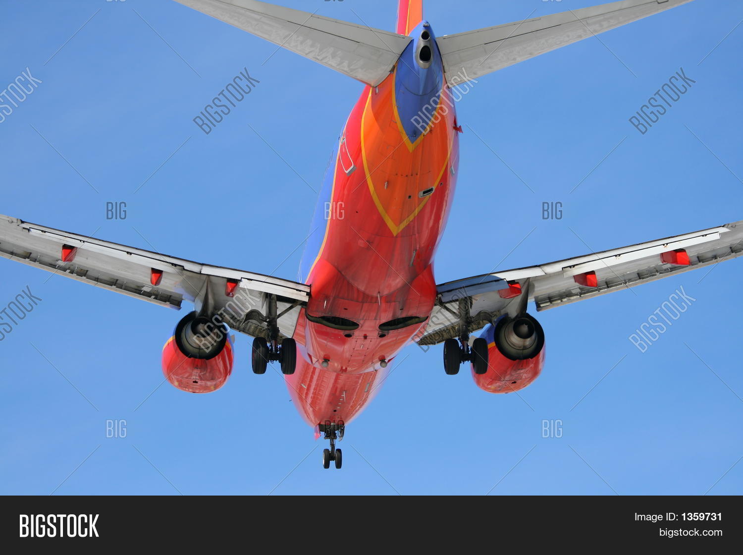 Boeing 737 Airliner Image & Photo (Free Trial) | Bigstock