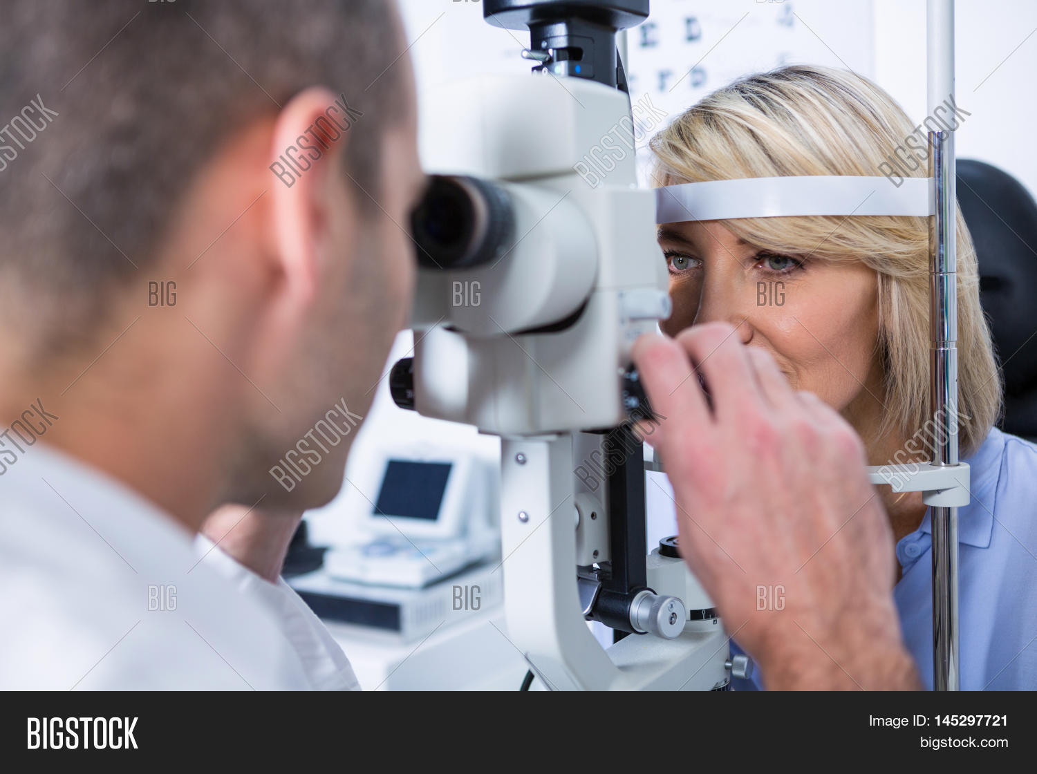Optometrist Examining Image & Photo (Free Trial) | Bigstock