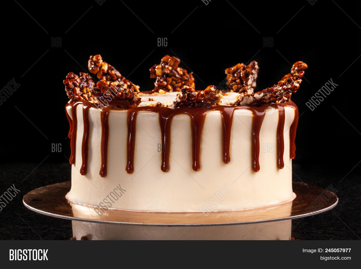 Round White Cake Image & Photo (Free Trial) | Bigstock