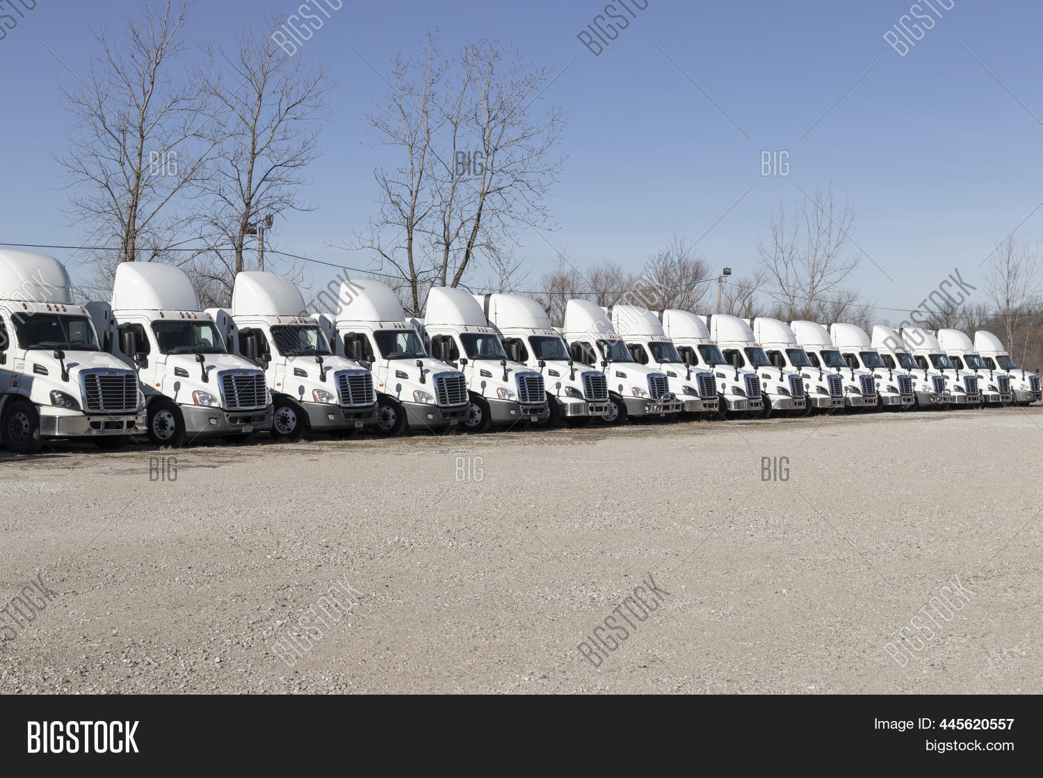 Freightliner Semi Image & Photo (Free Trial) | Bigstock