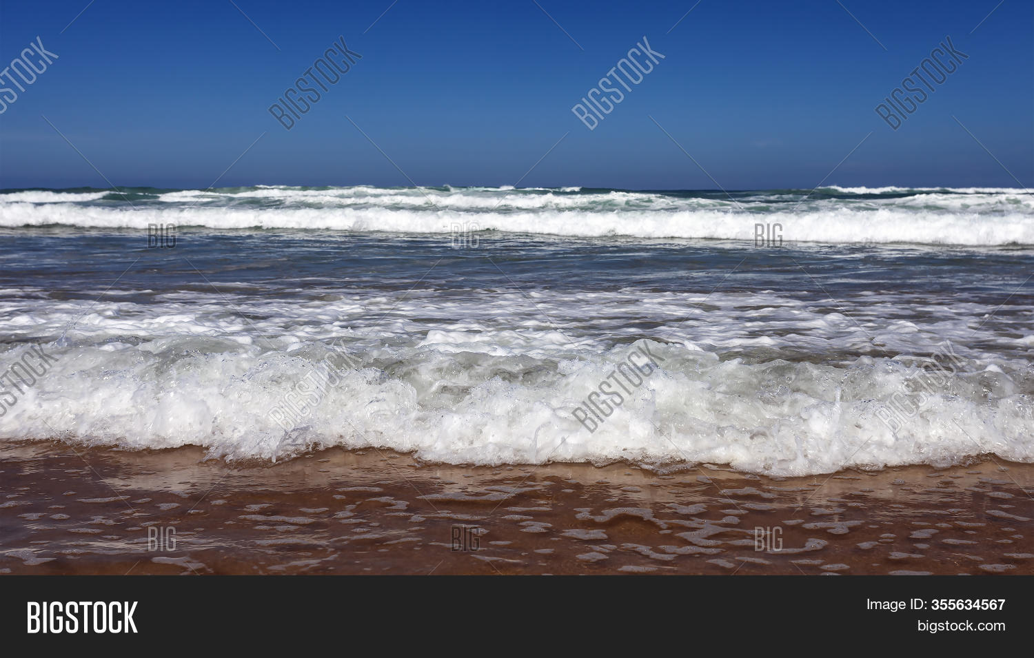 Oceanic Long Wave On Image & Photo (Free Trial) | Bigstock