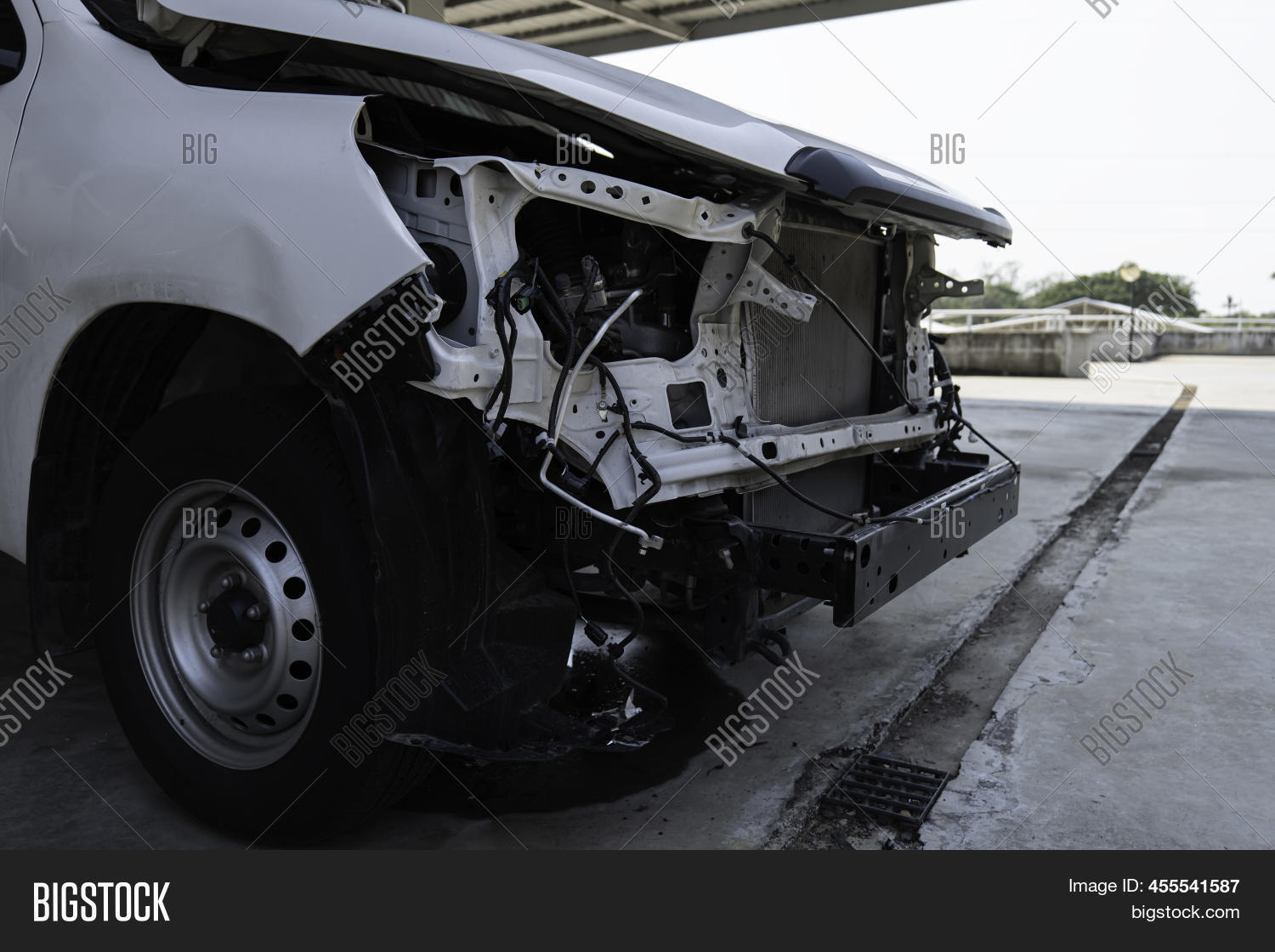 White Car Get Damaged Image & Photo (Free Trial) | Bigstock