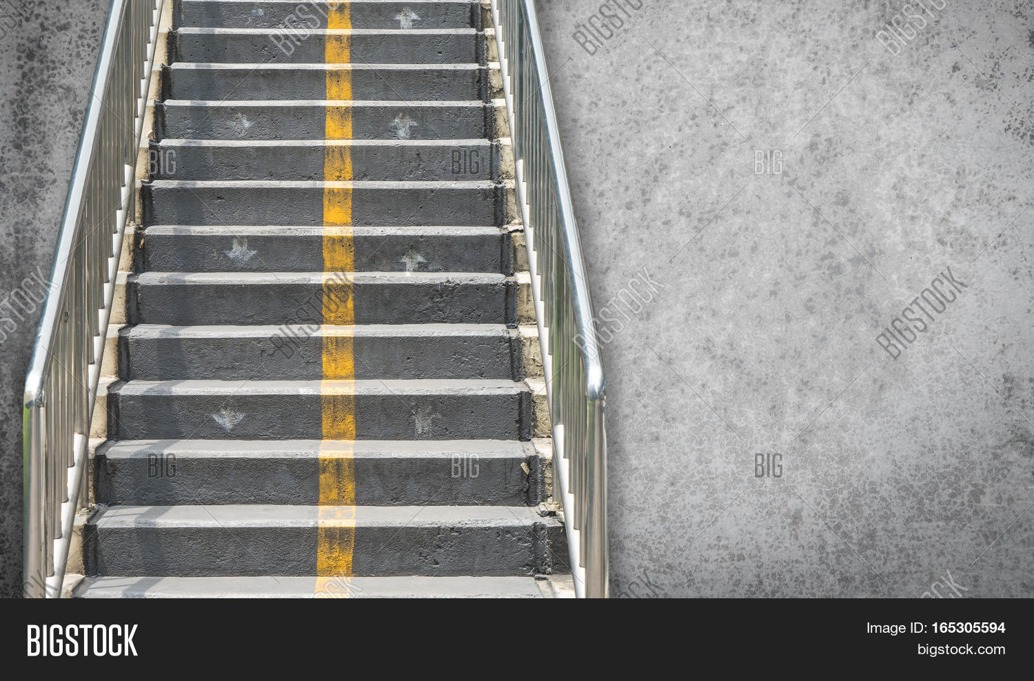 Street Walkway Image & Photo (Free Trial) | Bigstock