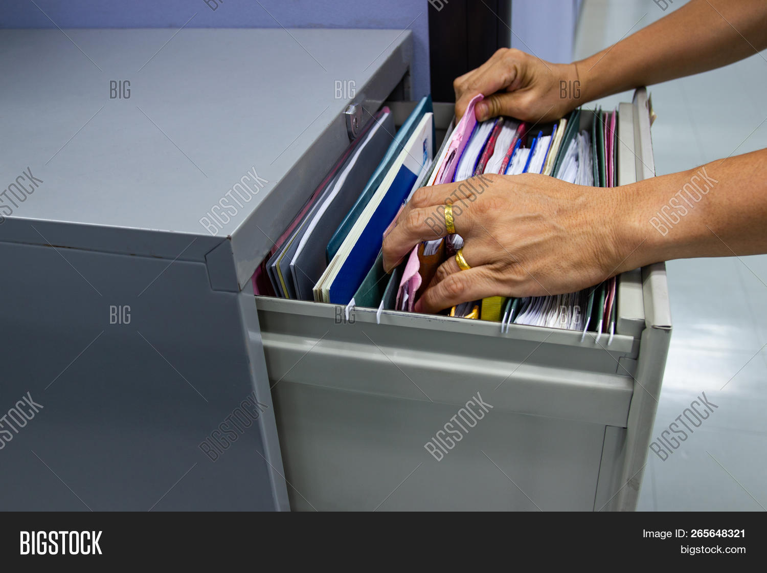 Hand Man Search Files Image & Photo (Free Trial) | Bigstock