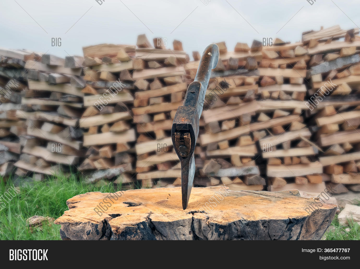 Old Rusty Axe Wooden Image & Photo (Free Trial) | Bigstock