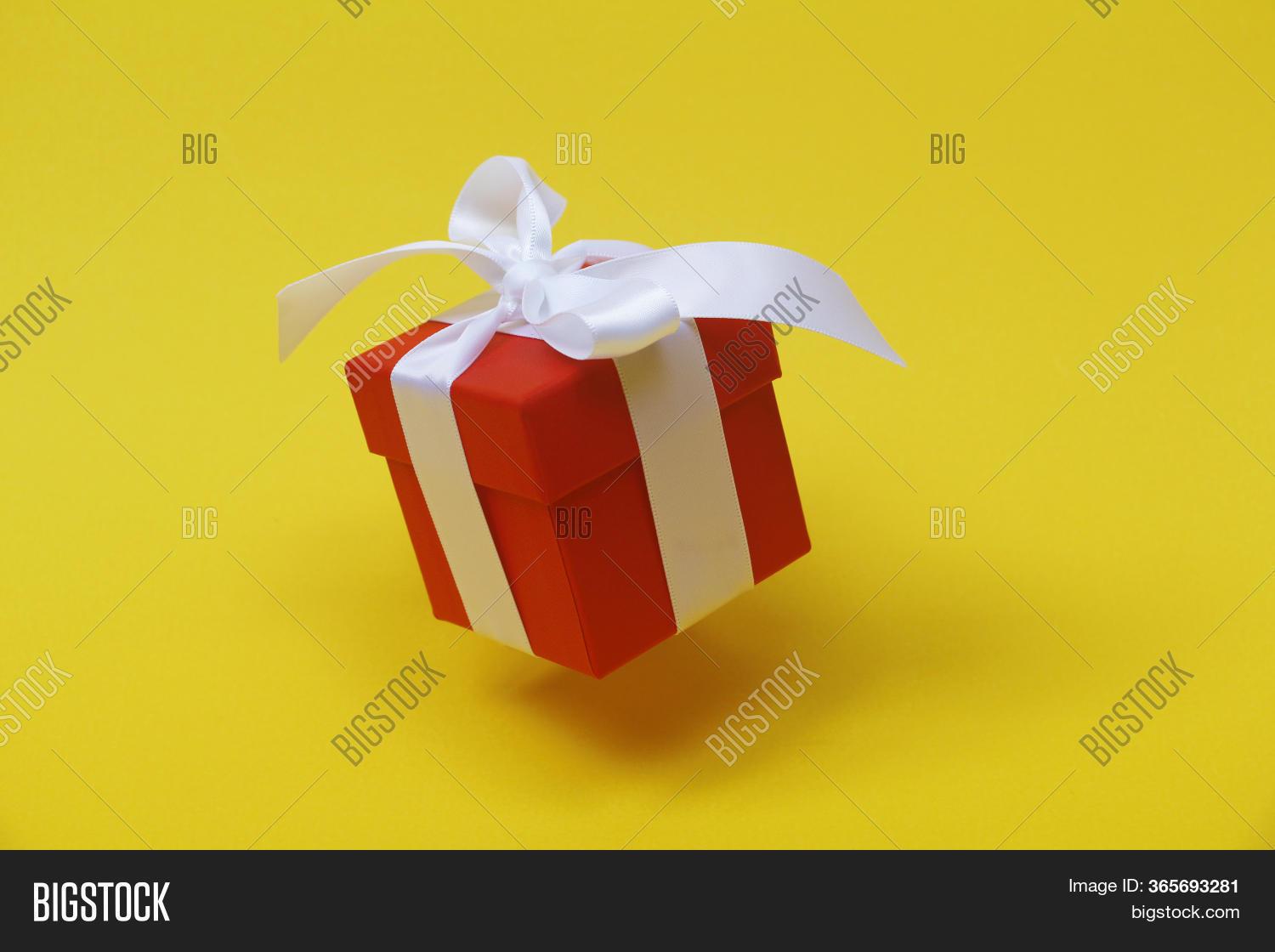 Red Gift Box White Bow Image & Photo (Free Trial) | Bigstock