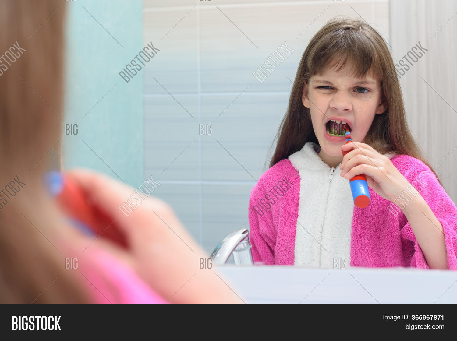 Girl Toothache Decided Image & Photo (Free Trial) | Bigstock