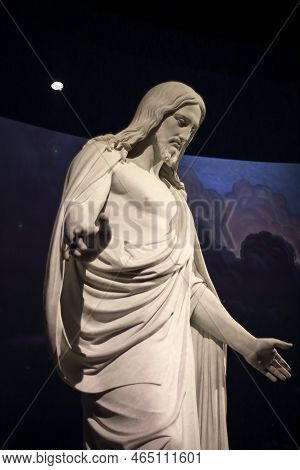Jesus Christ Statue Image & Photo (Free Trial) | Bigstock