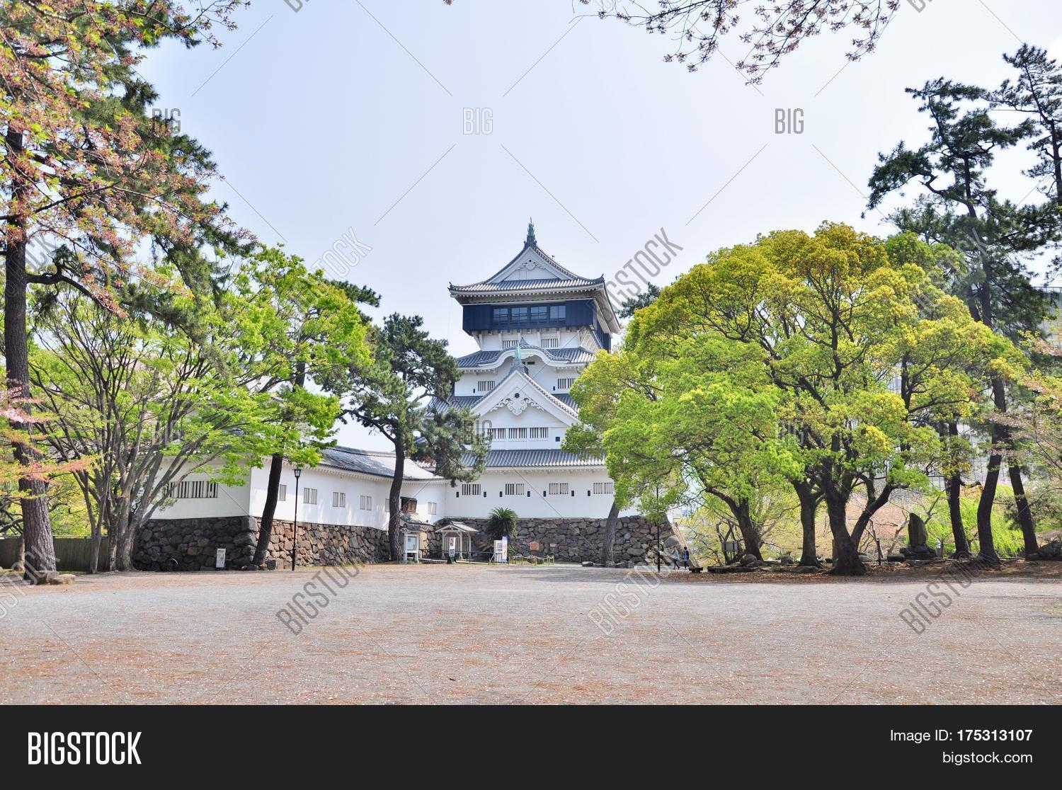 Kokura Castle Japanese Image & Photo (Free Trial) | Bigstock