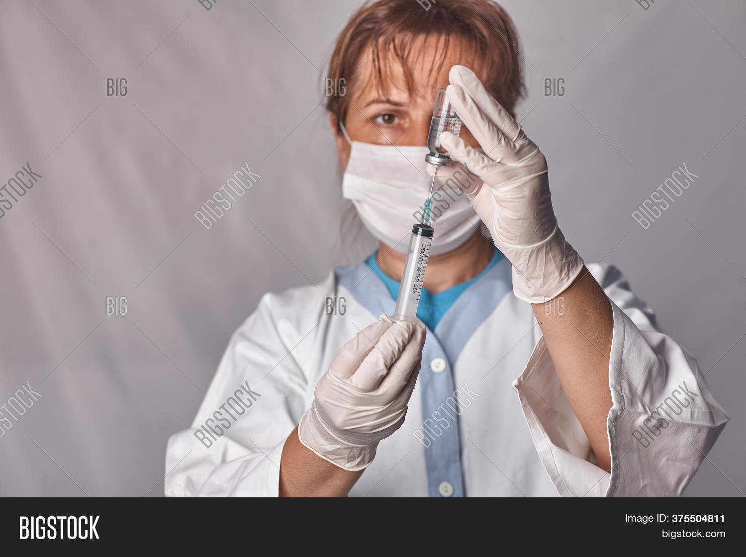 Doctor Gets Vaccine Image & Photo (Free Trial) | Bigstock