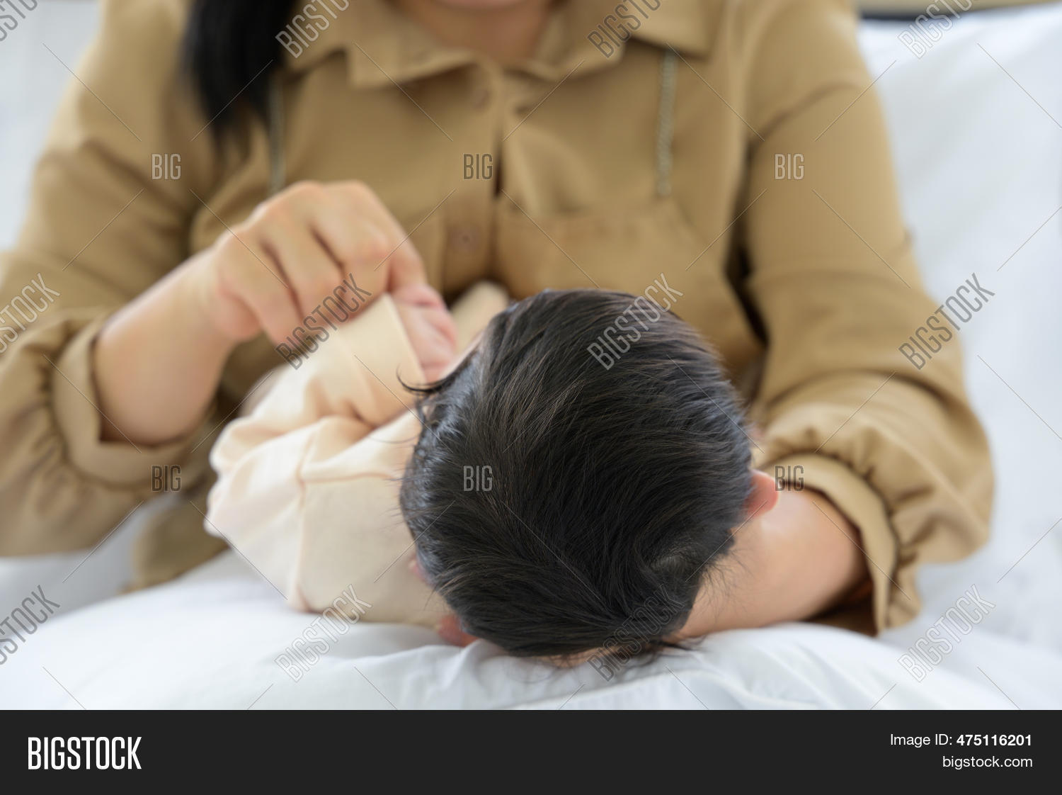 Baby Head Mother Hand Image & Photo (Free Trial) | Bigstock