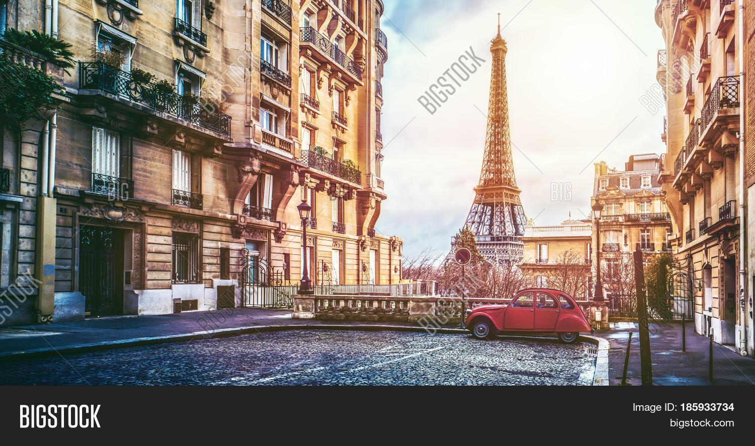 Imagen y foto Small Paris Street (prueba gratis) | Bigstock