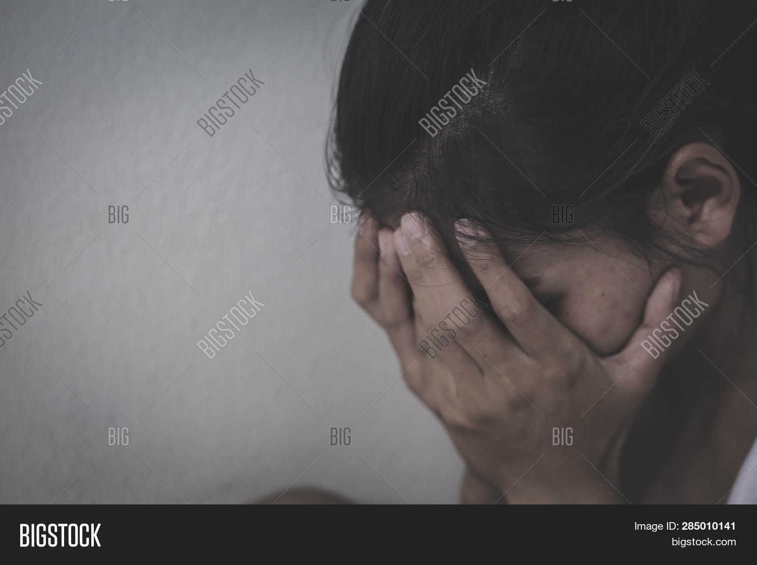 Scared Young Woman Image & Photo (Free Trial) | Bigstock