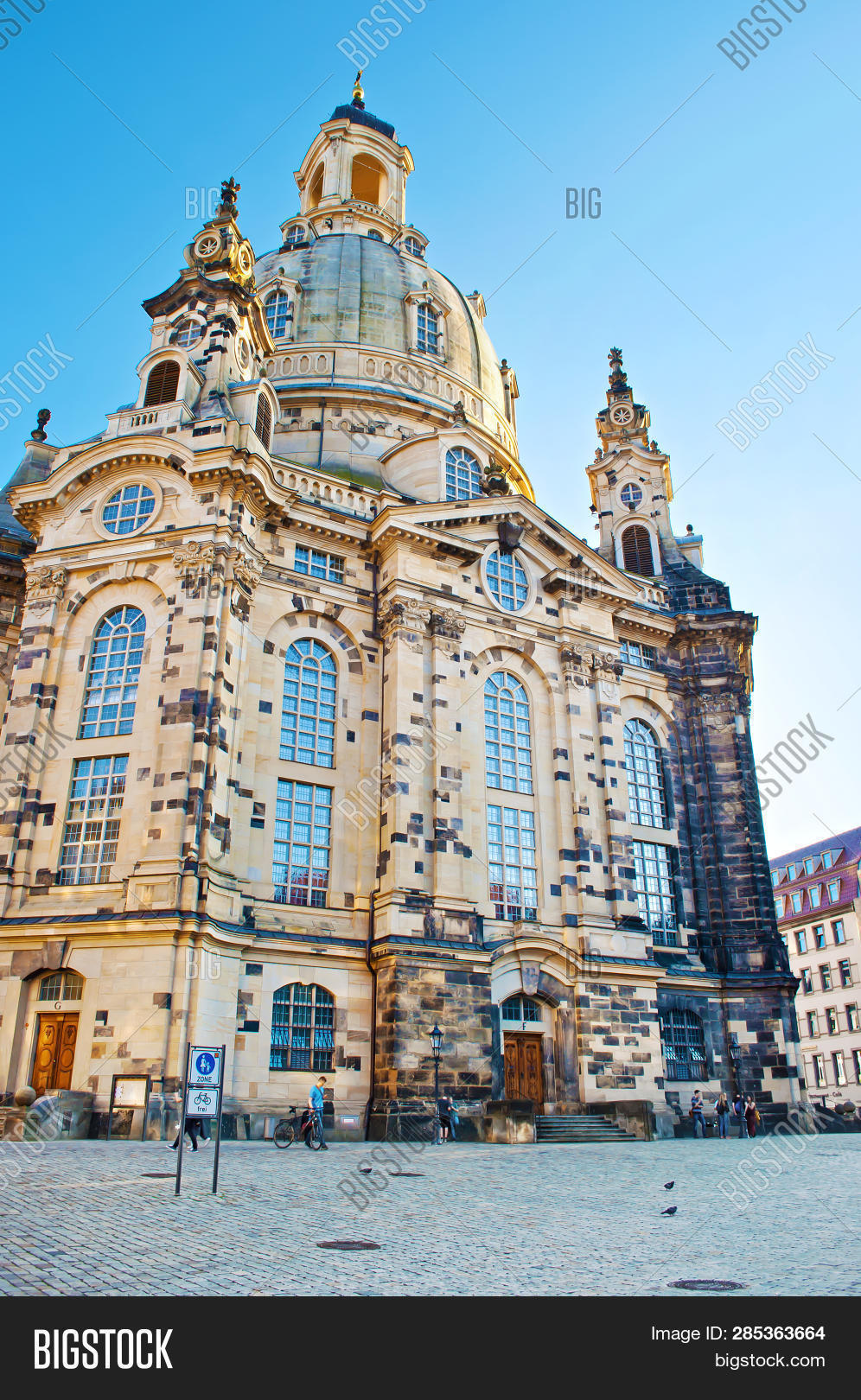 Square Front Image & Photo (Free Trial) | Bigstock