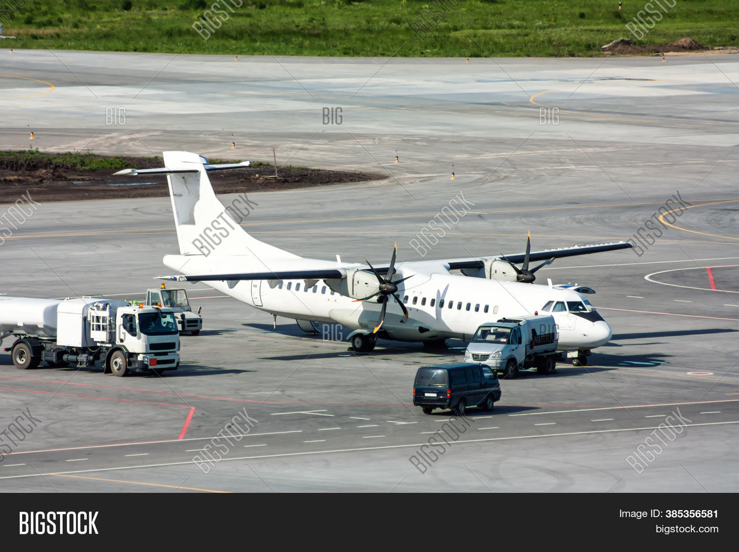 Ground Handling Image & Photo (Free Trial) | Bigstock