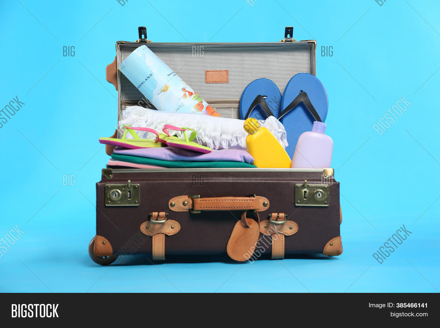 Open Vintage Suitcase Image & Photo (Free Trial) | Bigstock