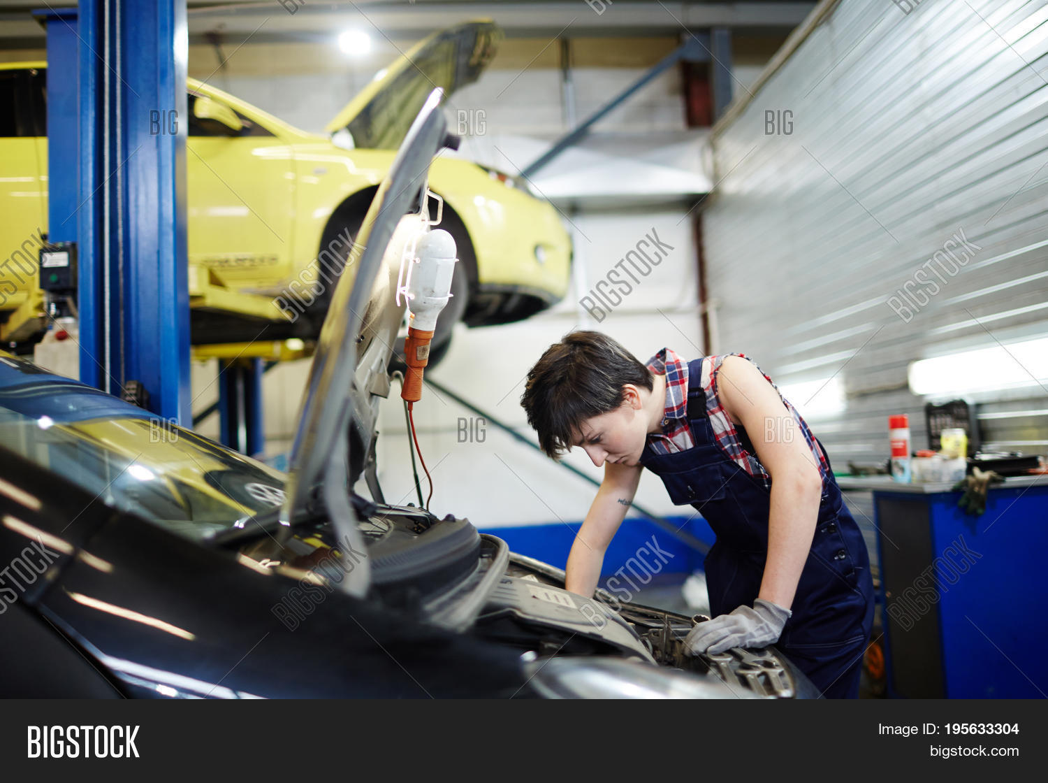 Female Mechanic Tuning Image & Photo (Free Trial) | Bigstock