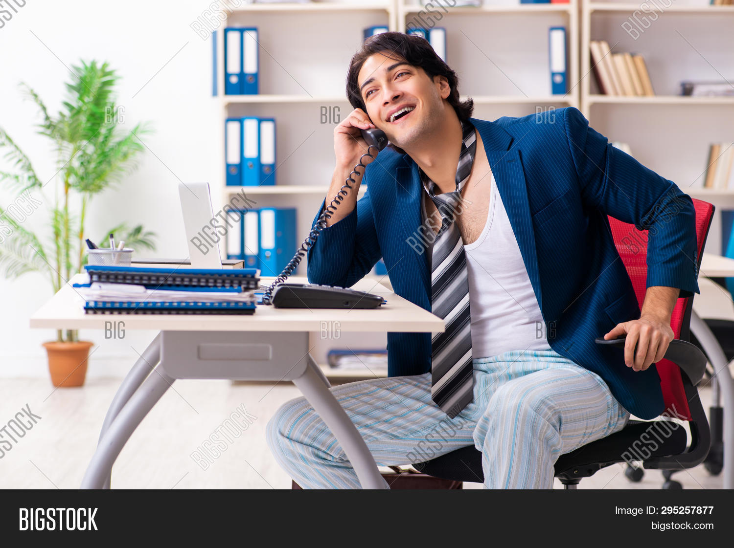 Imagen y foto Employee Coming (prueba gratis) | Bigstock