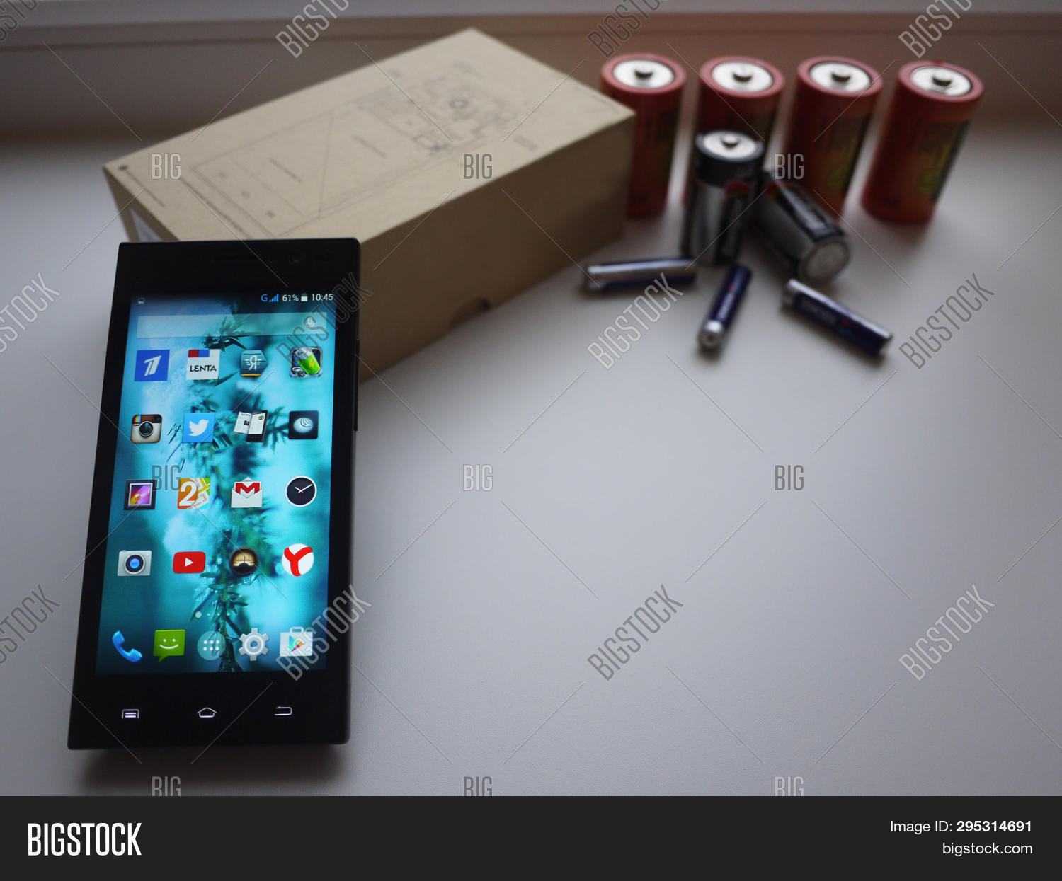 Smartphone Display Image & Photo (Free Trial) | Bigstock