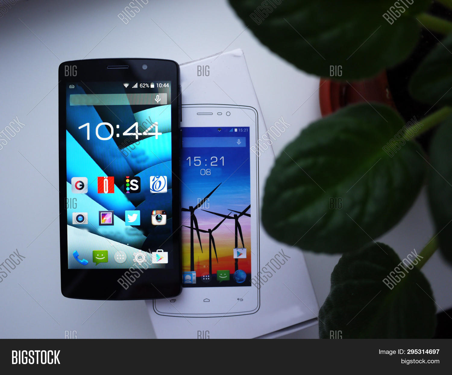 Smartphone Display Image & Photo (Free Trial) | Bigstock