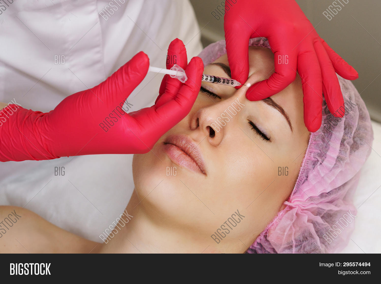 Hands Cosmetologist Image & Photo (Free Trial) | Bigstock