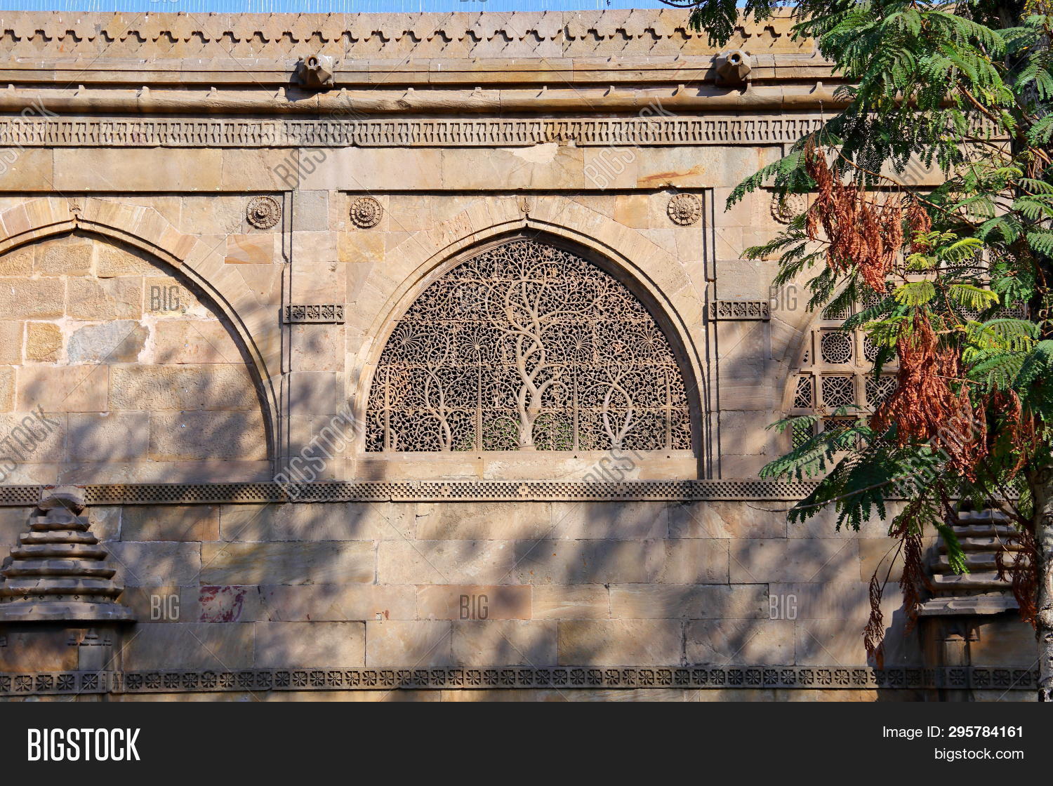 Sidi Saiyyed Mosque Image & Photo (Free Trial) | Bigstock