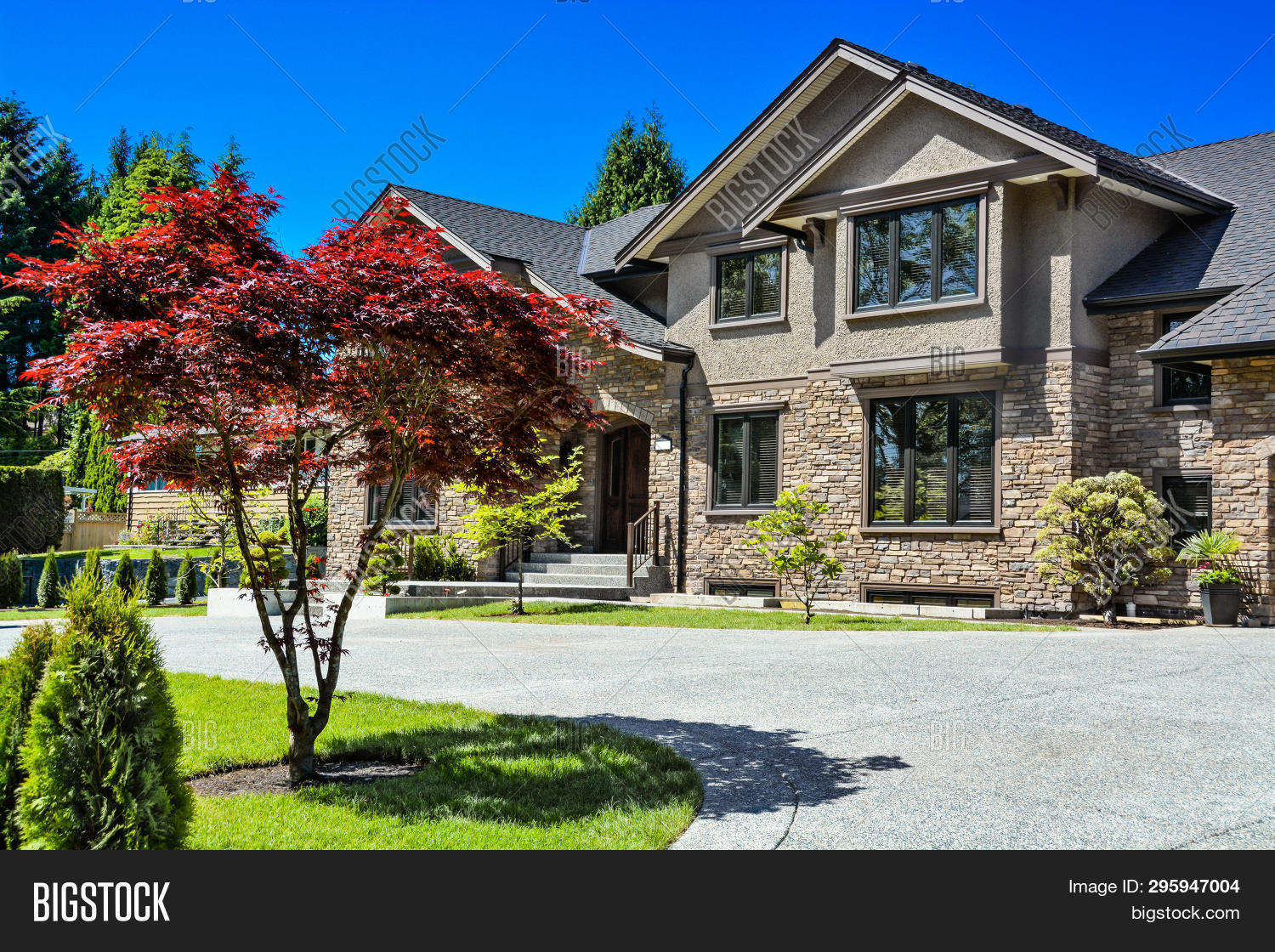 Front Yard Luxury Image & Photo (Free Trial) | Bigstock