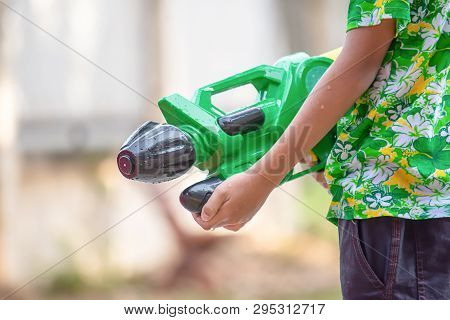Hand Holding Water Gun Image & Photo (Free Trial) | Bigstock