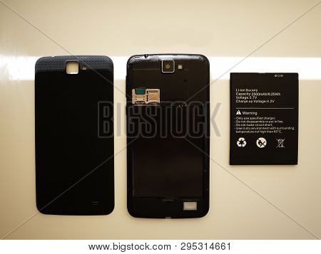 Smartphone Display Image & Photo (Free Trial) | Bigstock