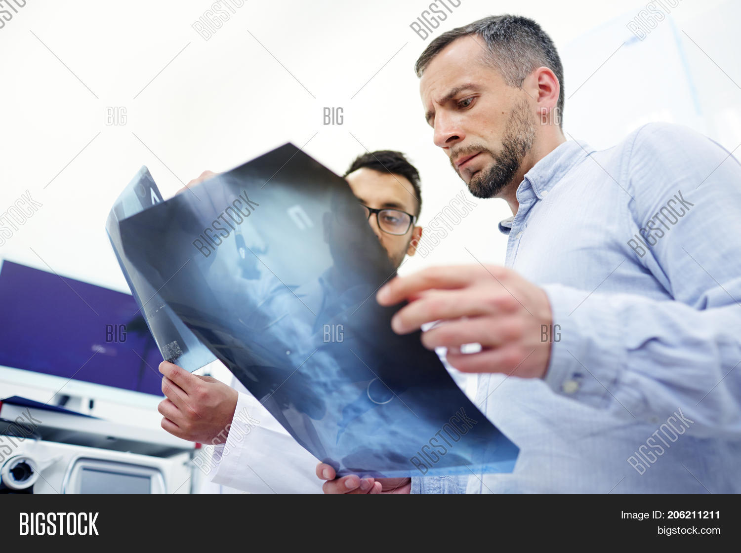 Radiologist Explaining Image & Photo (Free Trial) | Bigstock