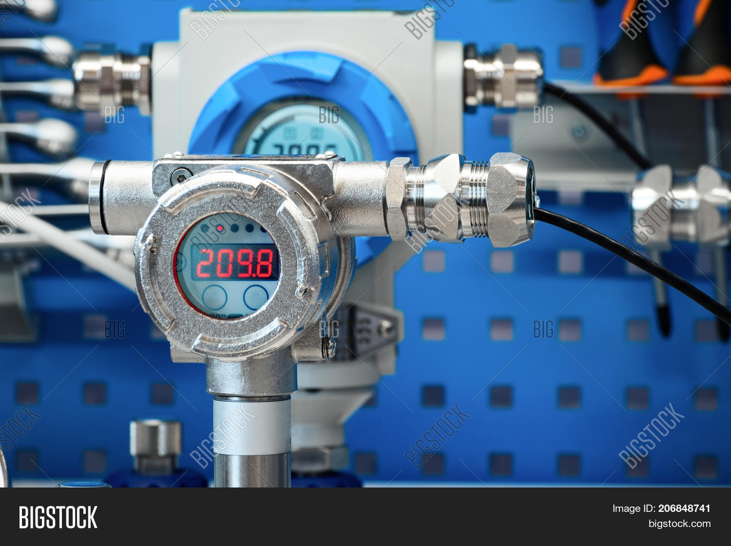 Electronic Manometers Image & Photo (Free Trial) | Bigstock