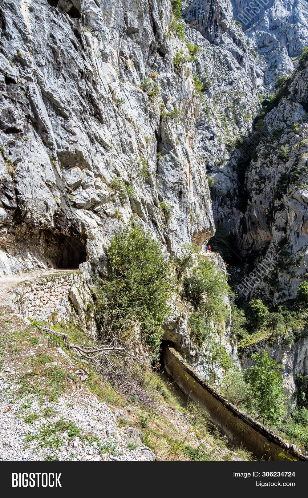 Cares Trail, Garganta Image & Photo (Free Trial) | Bigstock