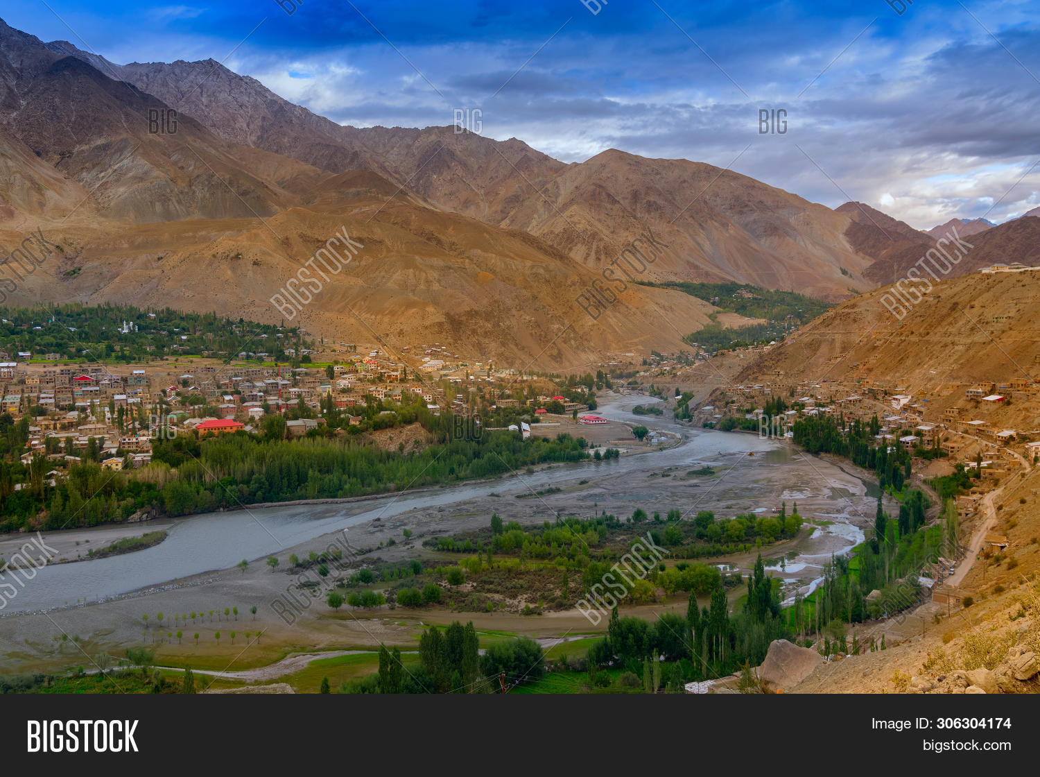 Indus River Turns Image & Photo (Free Trial) | Bigstock