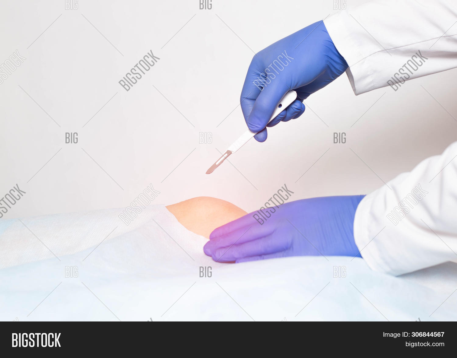 Doctor Surgeon Scalpel Image & Photo (Free Trial) | Bigstock