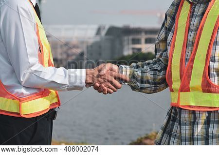 Cooperation And Team Construction Success Images, Illustrations ...