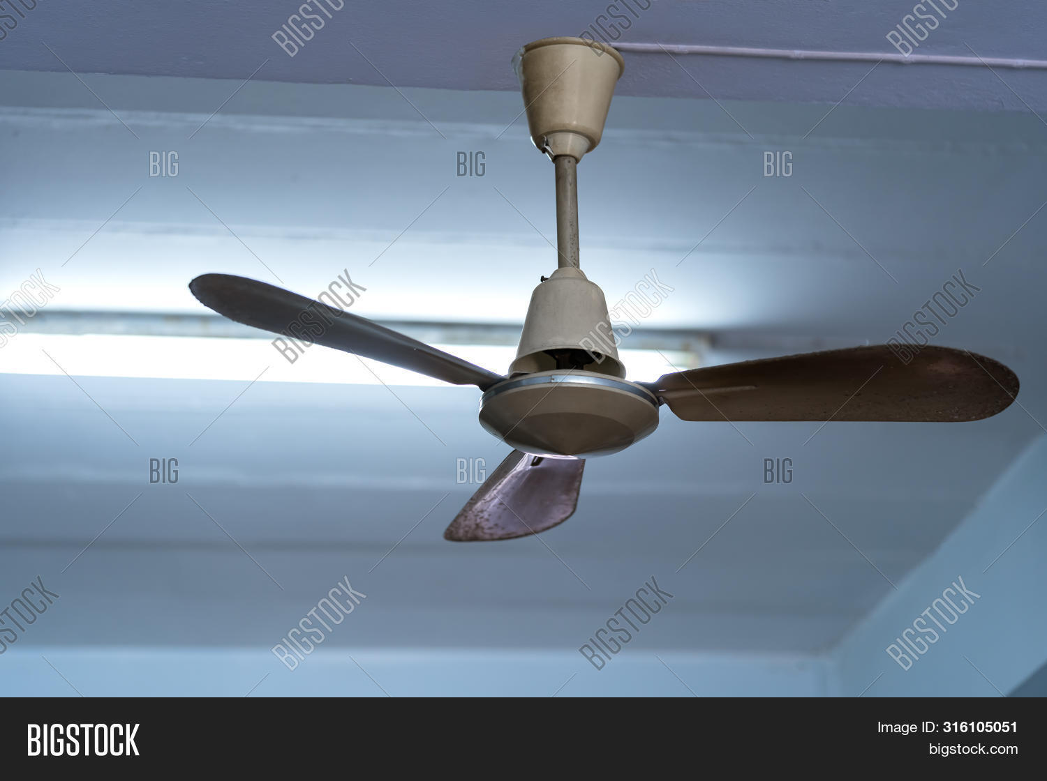 Old Ceiling Fans Image & Photo (Free Trial) | Bigstock