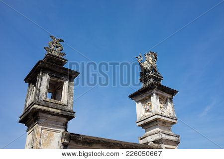 Architecture Top Mong Image & Photo (Free Trial) | Bigstock