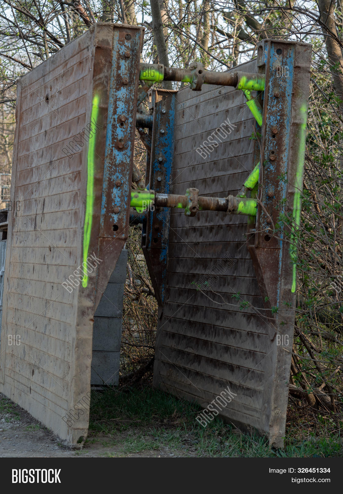 Shoring Plate Image & Photo (Free Trial) | Bigstock